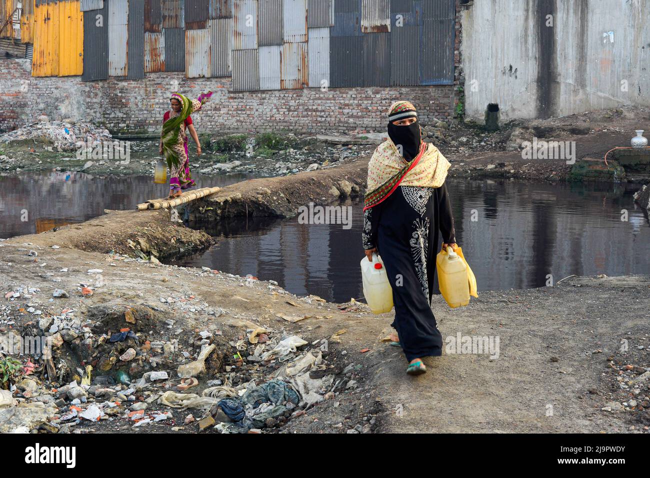 Dhaka slum water hi-res stock photography and images - Alamy