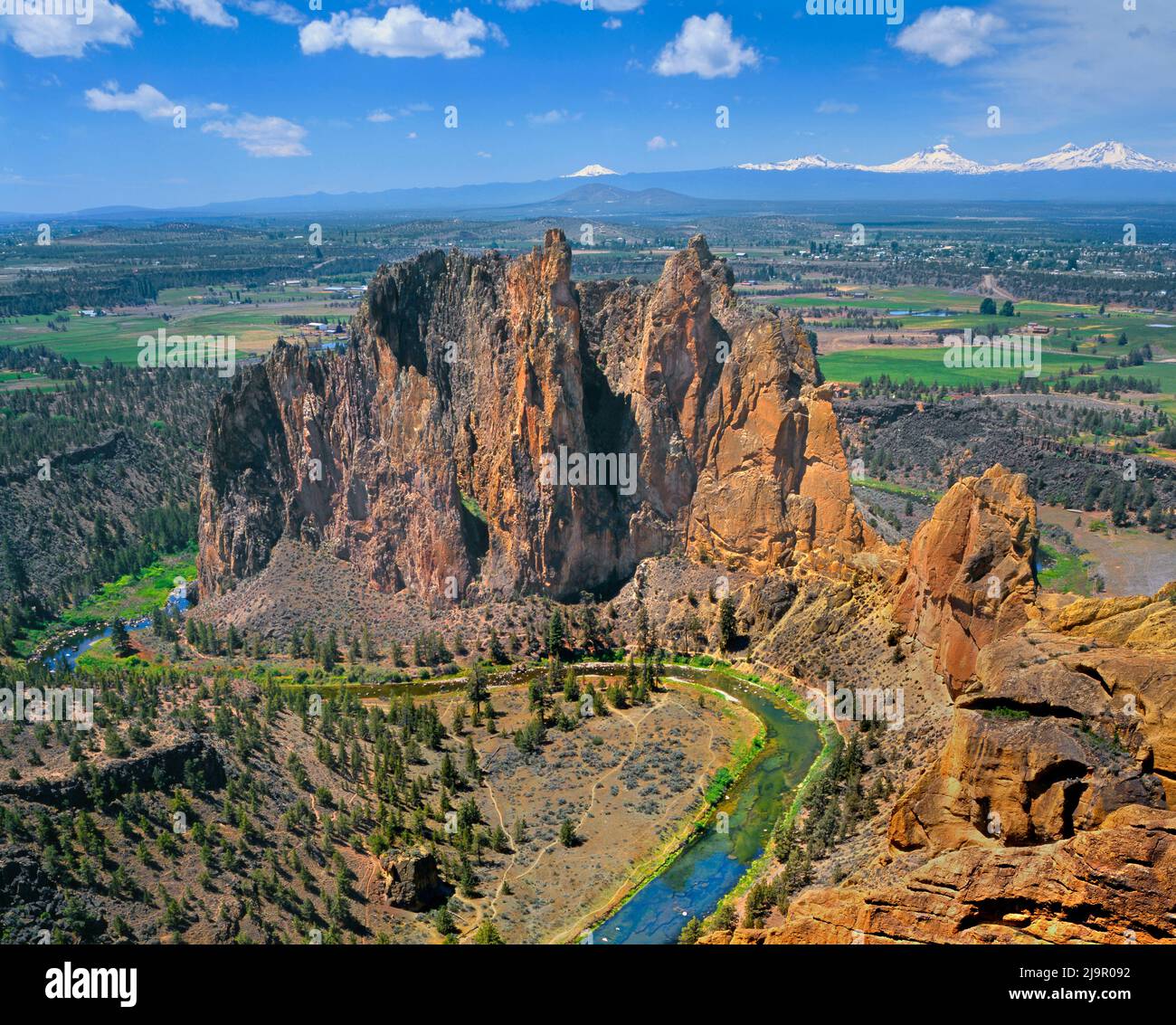 Crooked River in Smith Rock State Park, Oregon Stock Photo - Alamy