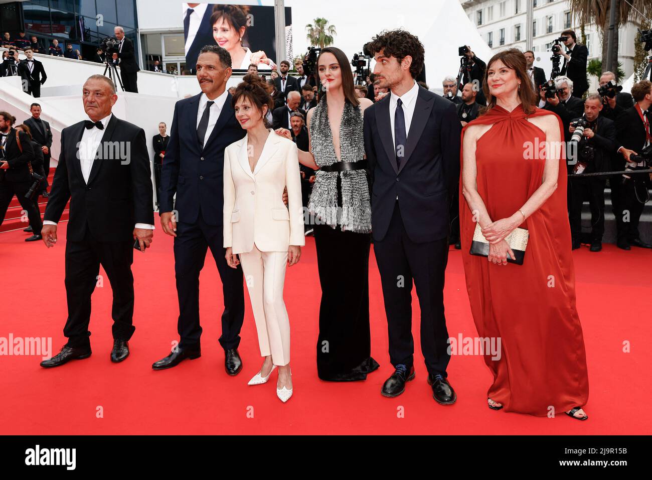 Anouk Grinberg, Louis Garrel, Noémie Merlant, Roschdy Zem, Anne ...