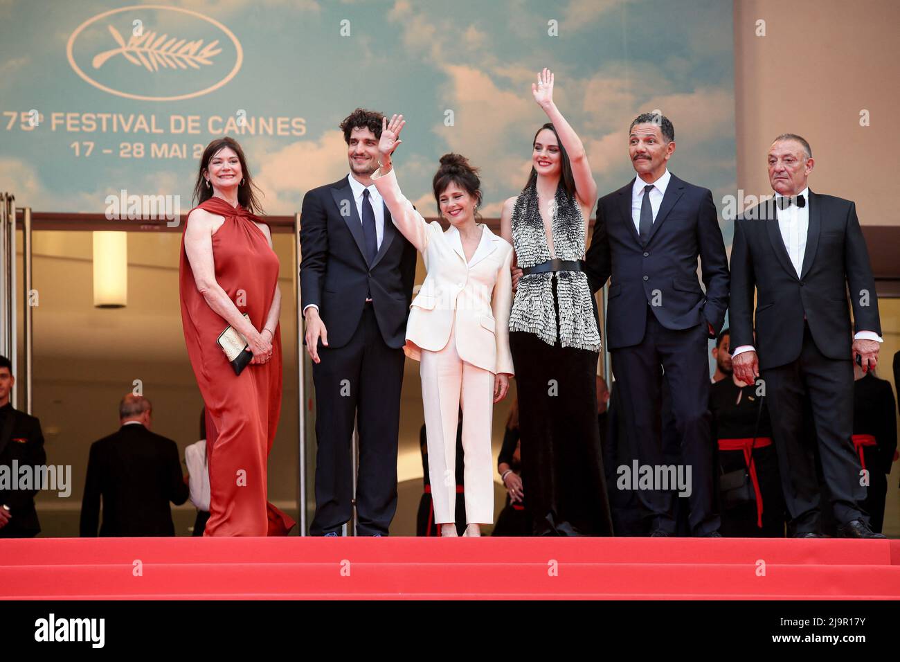 Anouk Grinberg, Louis Garrel, Noémie Merlant, Roschdy Zem, Anne ...