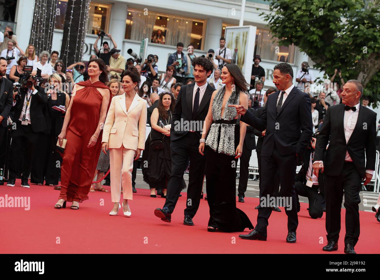 Anouk Grinberg, Louis Garrel, Noémie Merlant, Roschdy Zem, Anne ...