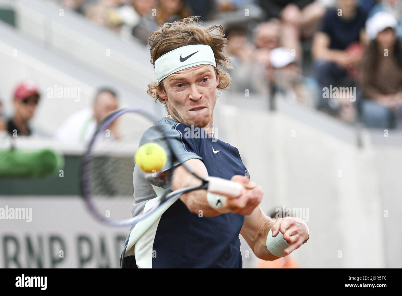 Hits a forehand hi-res stock photography and images - Alamy