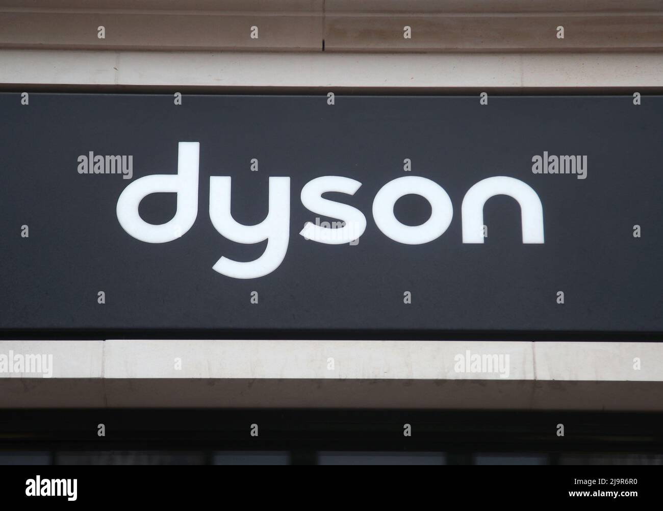 Dyson store uk hi-res stock photography and images - Alamy