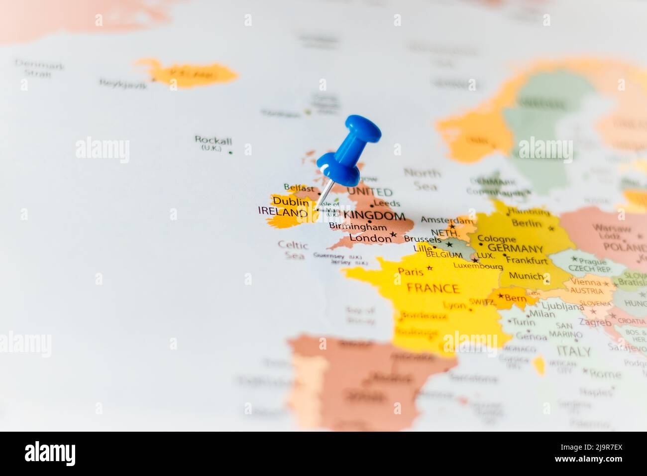 Blue push pin pointing at Ireland on a political world map Stock Photo ...