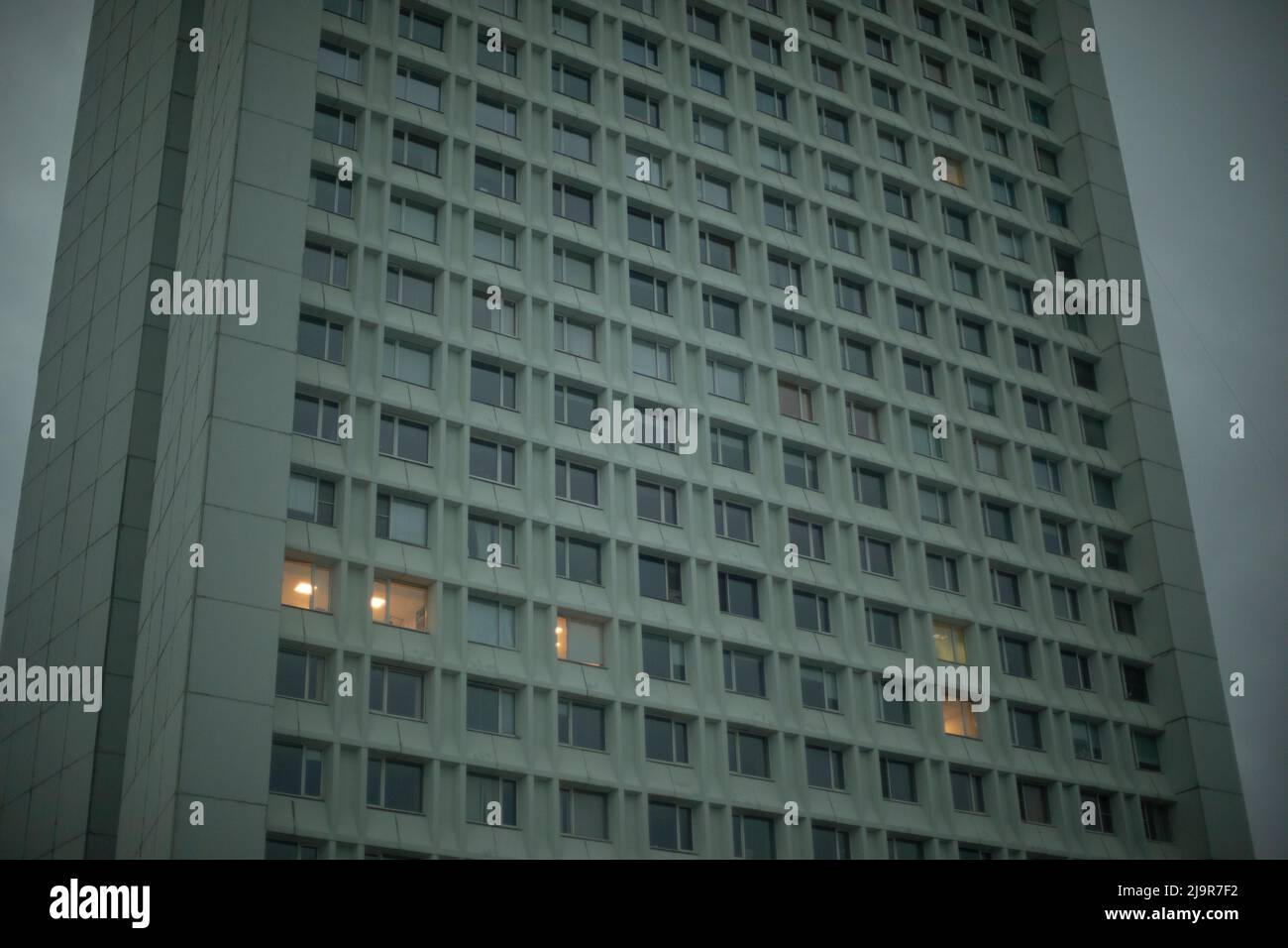 Building on cloudy day hi-res stock photography and images - Alamy