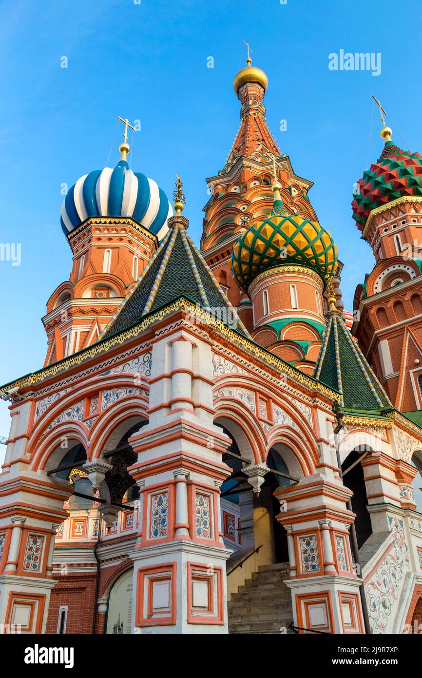 Domes of St. Basil's cathedral on Red Square of Moscow against blue sky ...