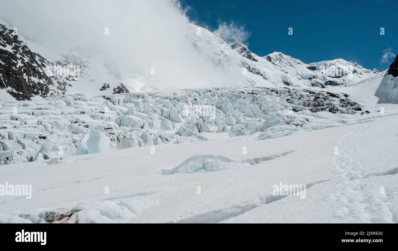 Ice field on the Hooker Glacier. Impenetrable ice maze on the way to ...