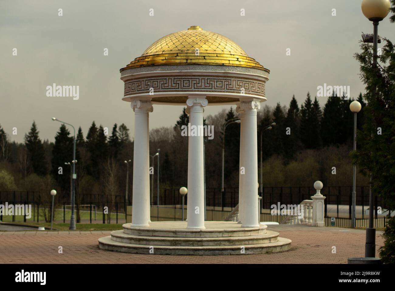 White rooftop rotunda hi-res stock photography and images - Alamy