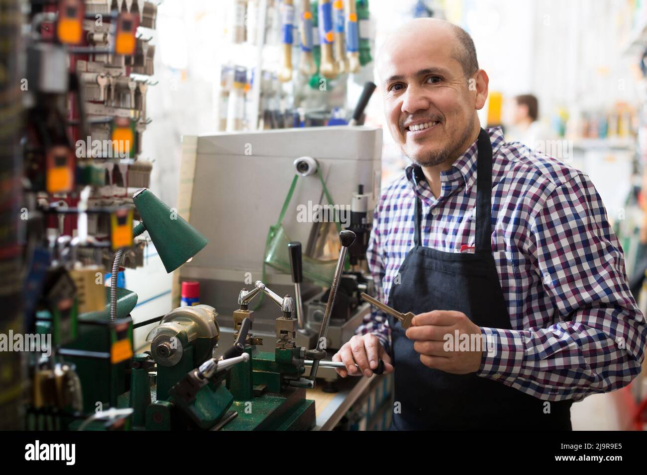 Senior professional with different types of keys in locksmith Stock ... Senior professional with different types of keys in locksmith Stock ...