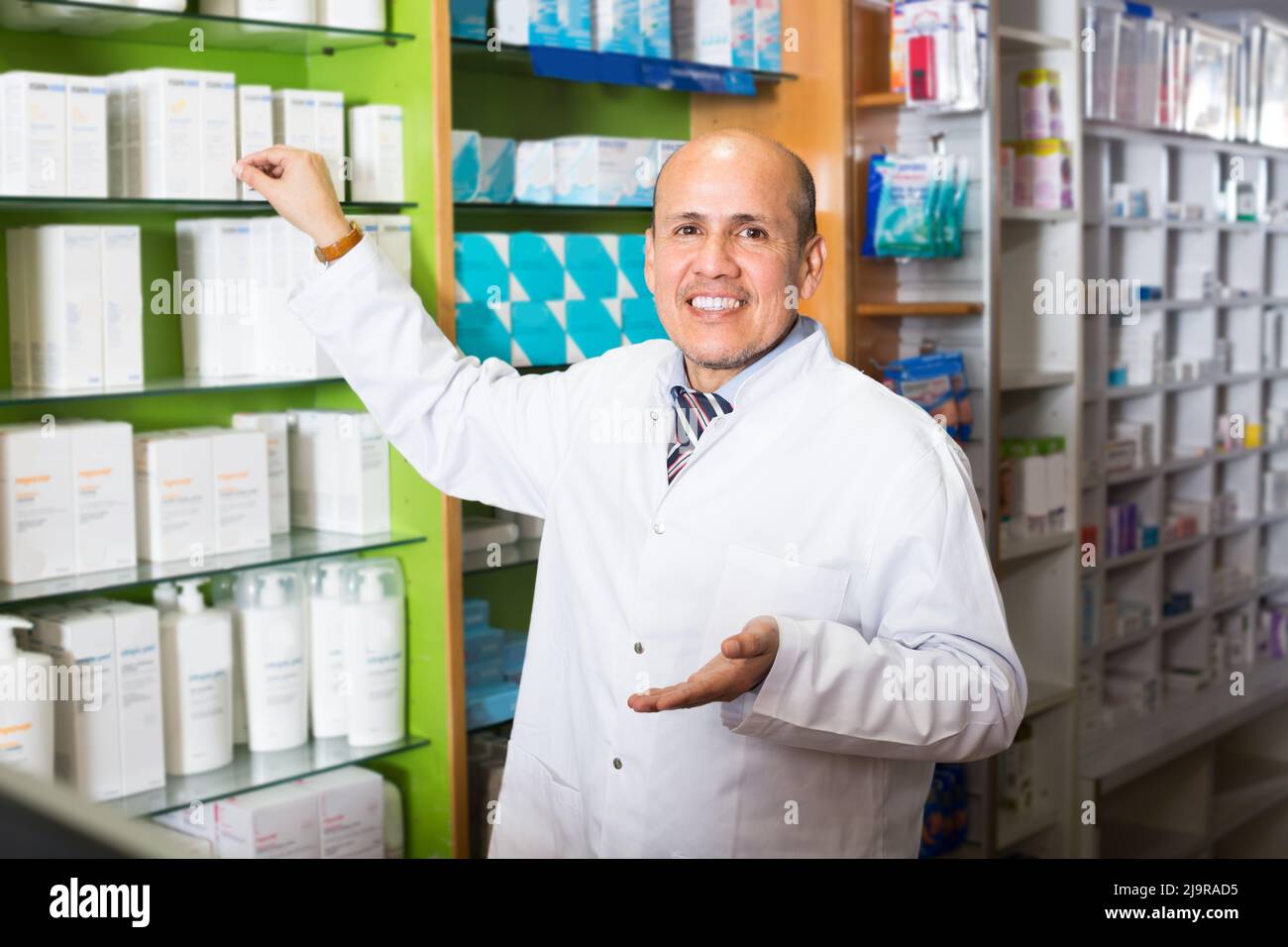Mature chemist in white hi-res stock photography and images - Alamy