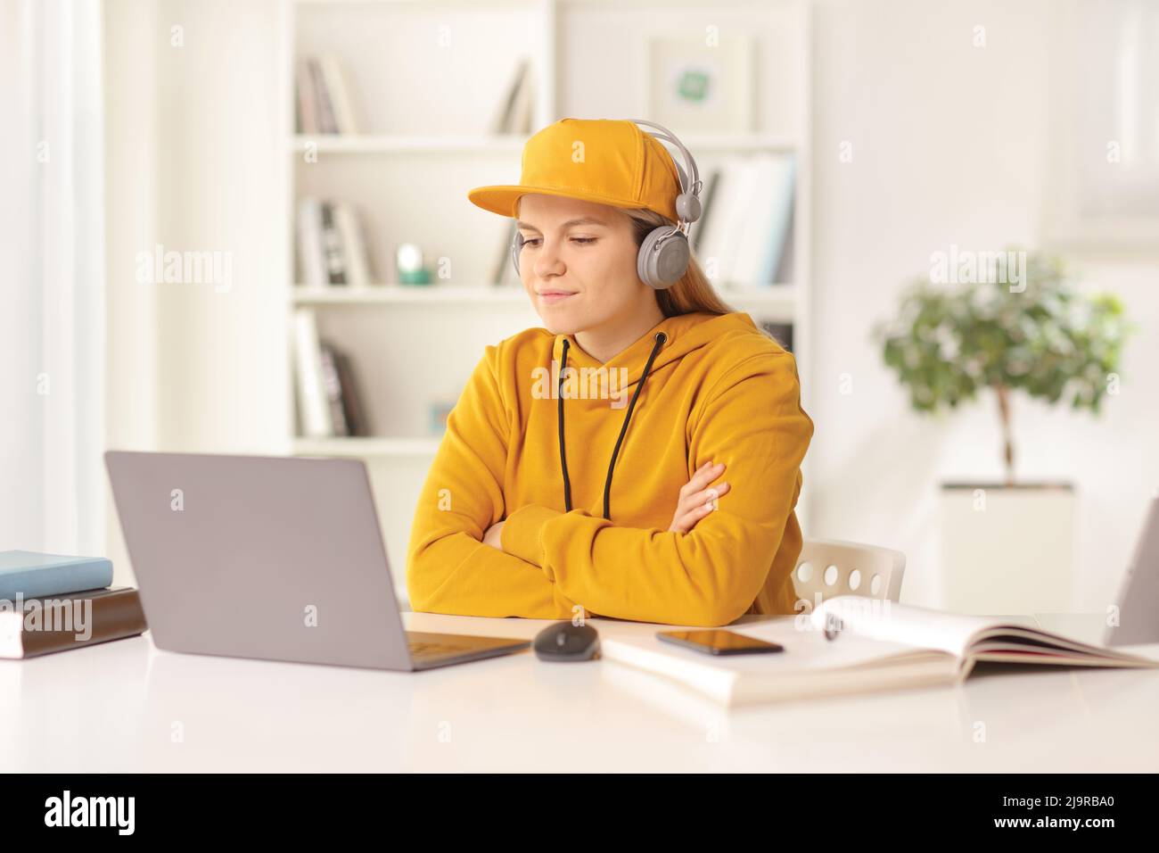 Lecture laptop hi-res stock photography and images - Alamy