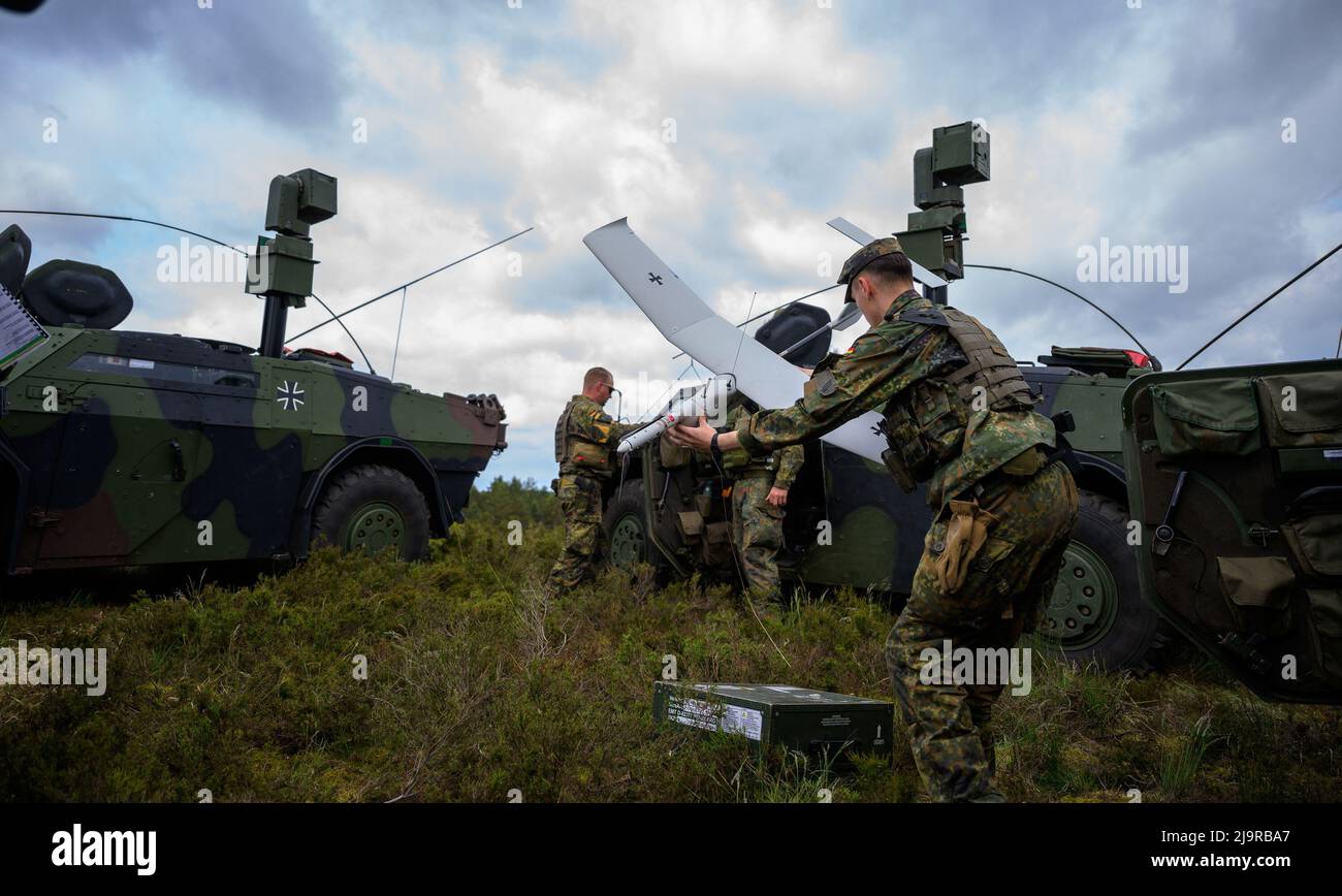 Deutsch Evern, Germany. 24th May, 2022. Soldiers of the German Armed ...