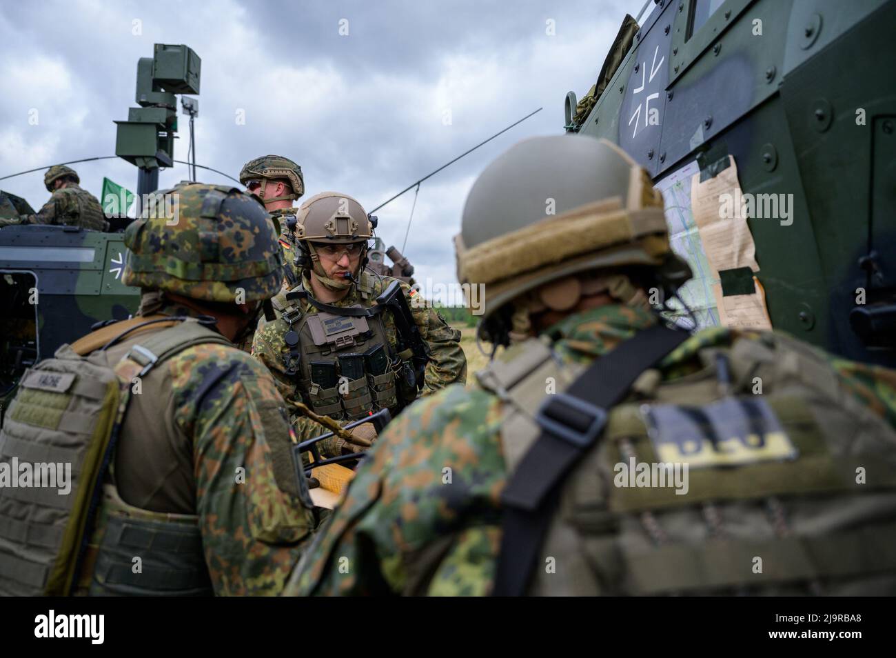 Deutsch Evern, Germany. 24th May, 2022. Soldiers of the German Armed ...