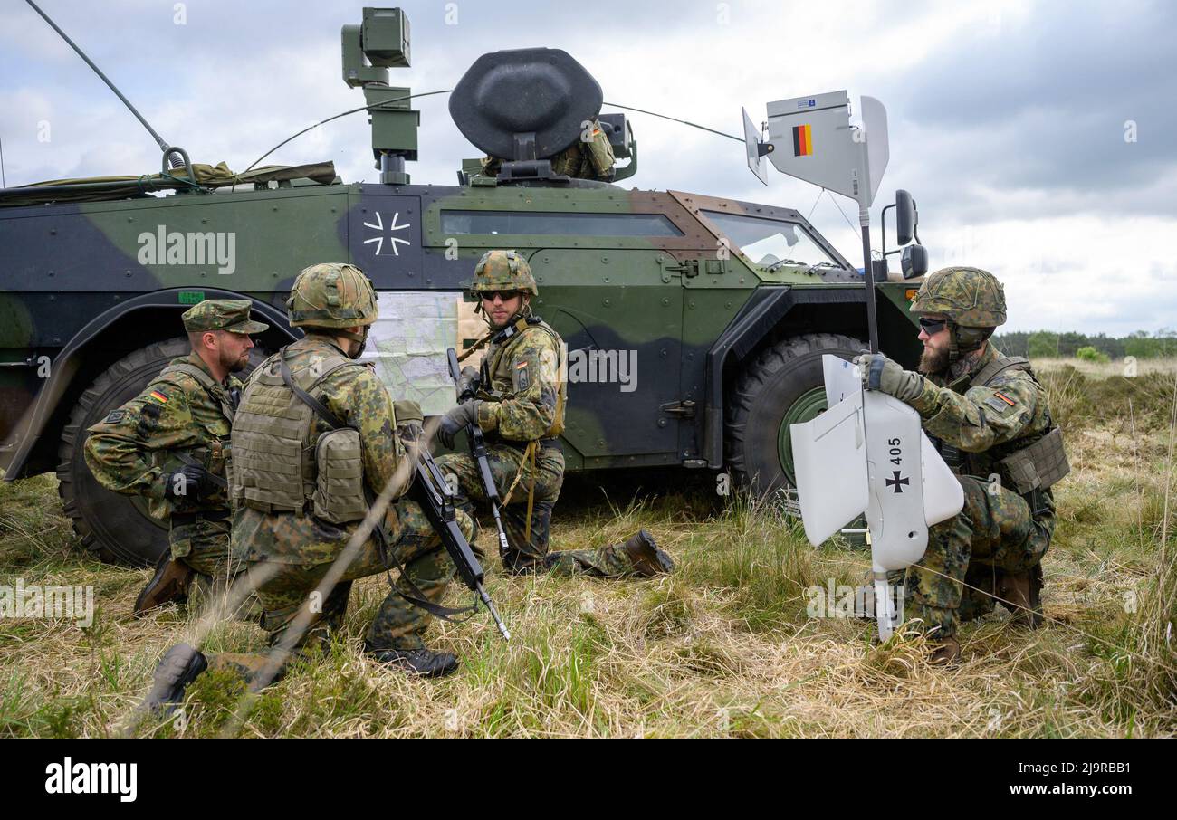 Deutsch Evern, Germany. 24th May, 2022. Soldiers of the German Armed ...