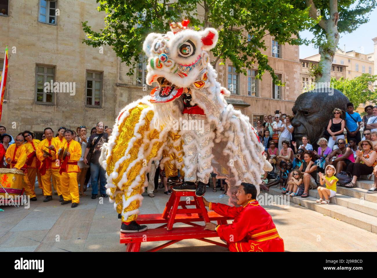 Dragon dance scenes hi-res stock photography and images - Alamy