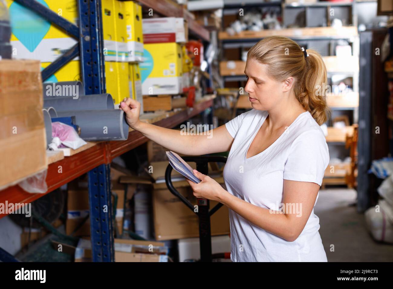 Choosing tools hi-res stock photography and images - Alamy