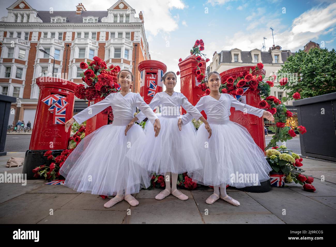 London, UK. 25th May 2022. Chelsea in Bloom: Young dancers from Grace ...