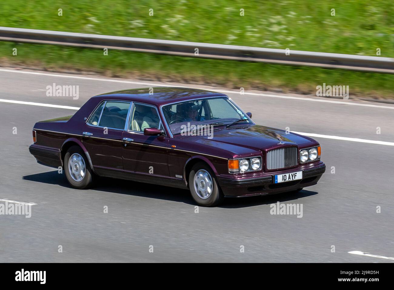 1994 90s red bentley brooklands auto 6750cc hi-res stock photography ...