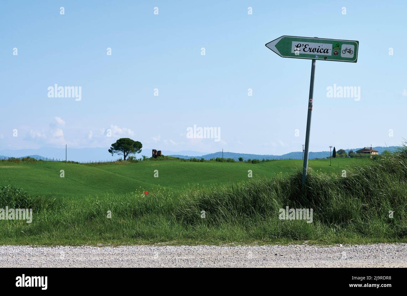 Asciano (Si),Italy, a sign of the Eroica,cycle path Stock Photo - Alamy