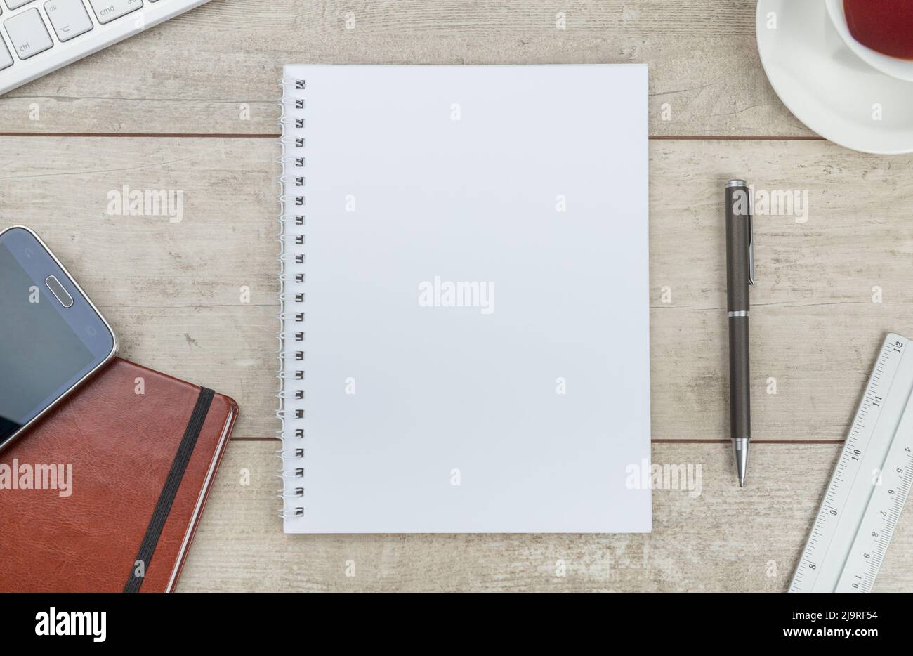 Empty notepad pen hi-res stock photography and images - Alamy