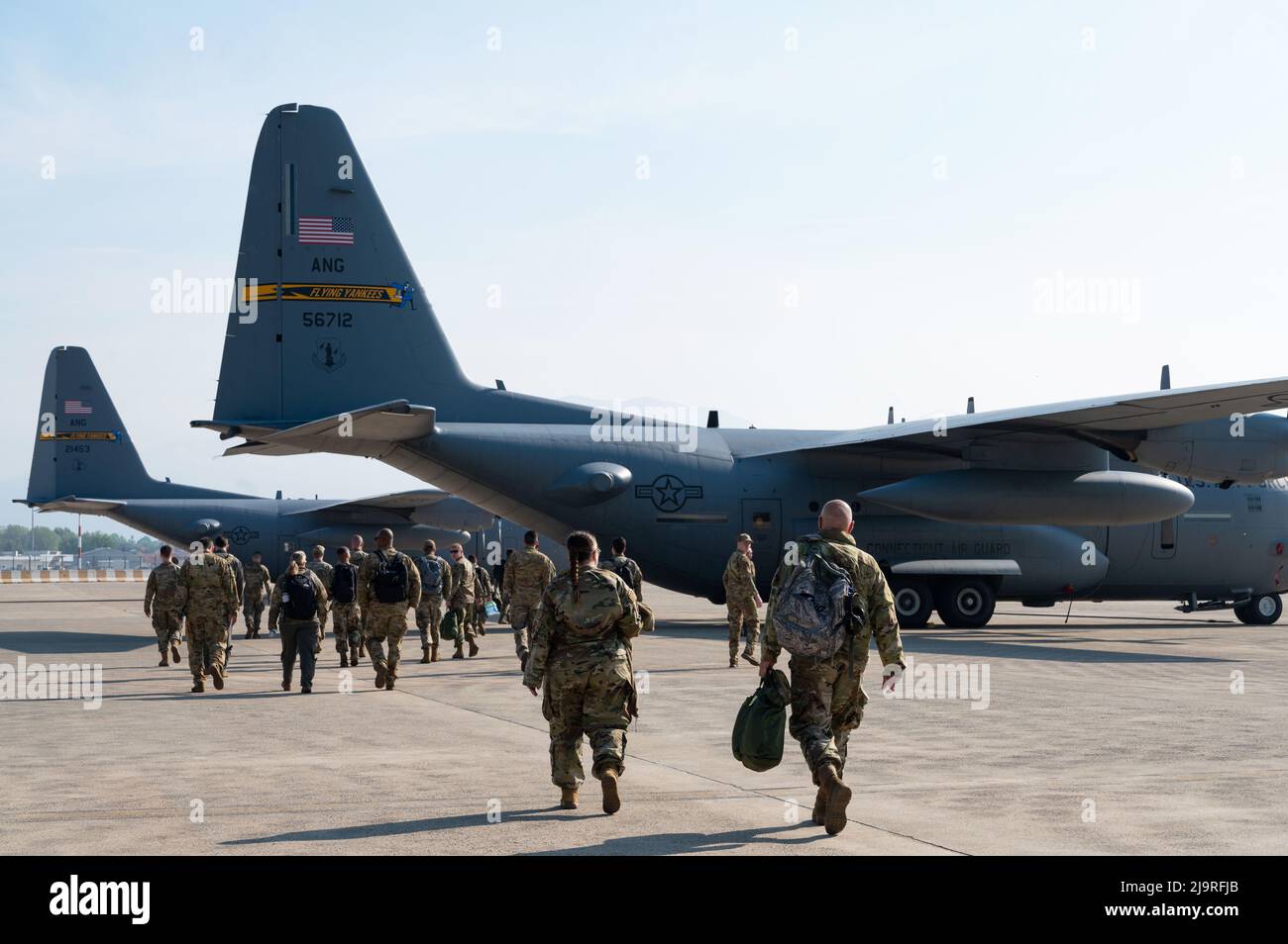 Members of the 103rd Airlift Wing, Connecticut Air National Guard ...