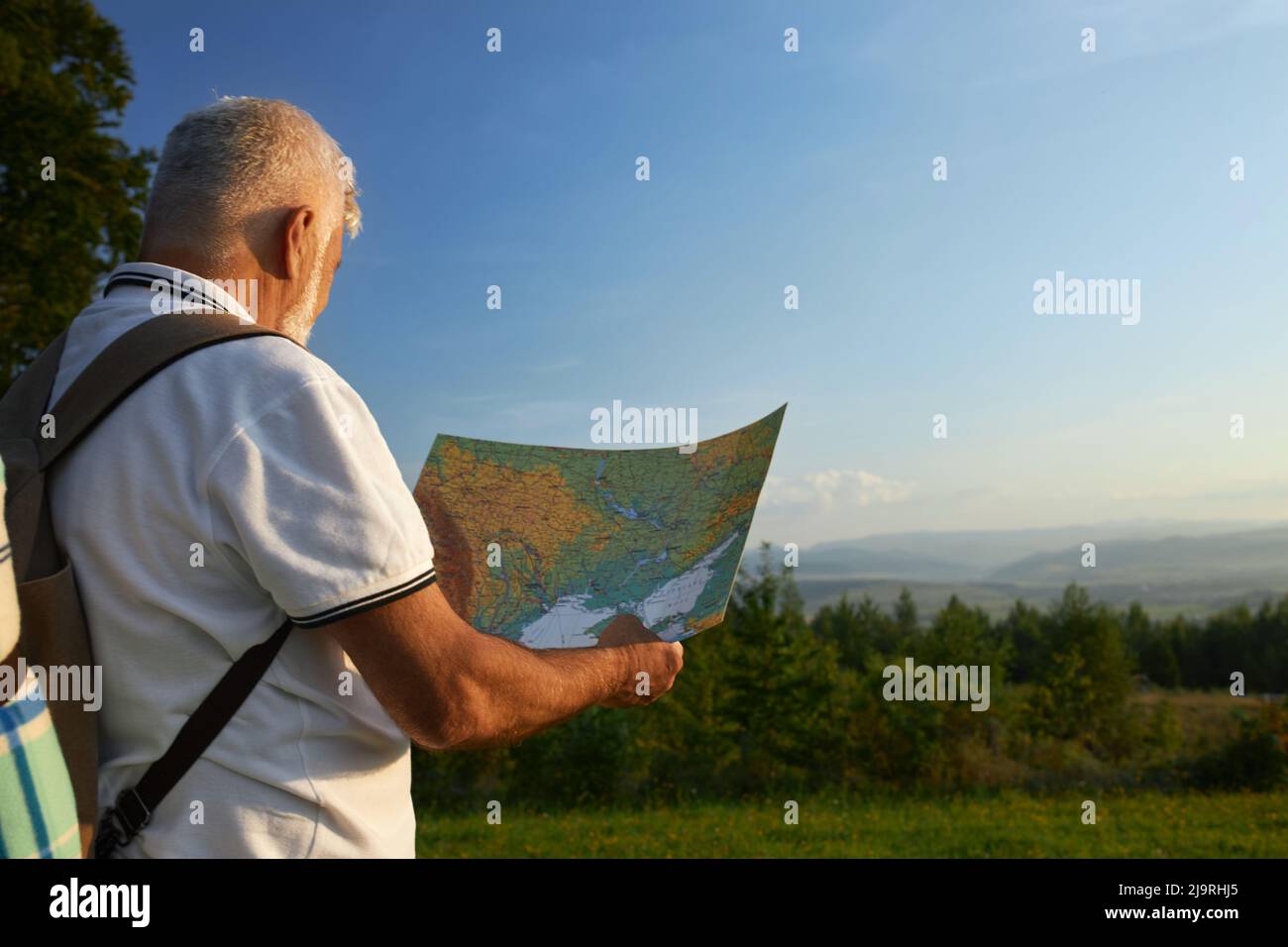 Man with beard and map hi-res stock photography and images - Alamy