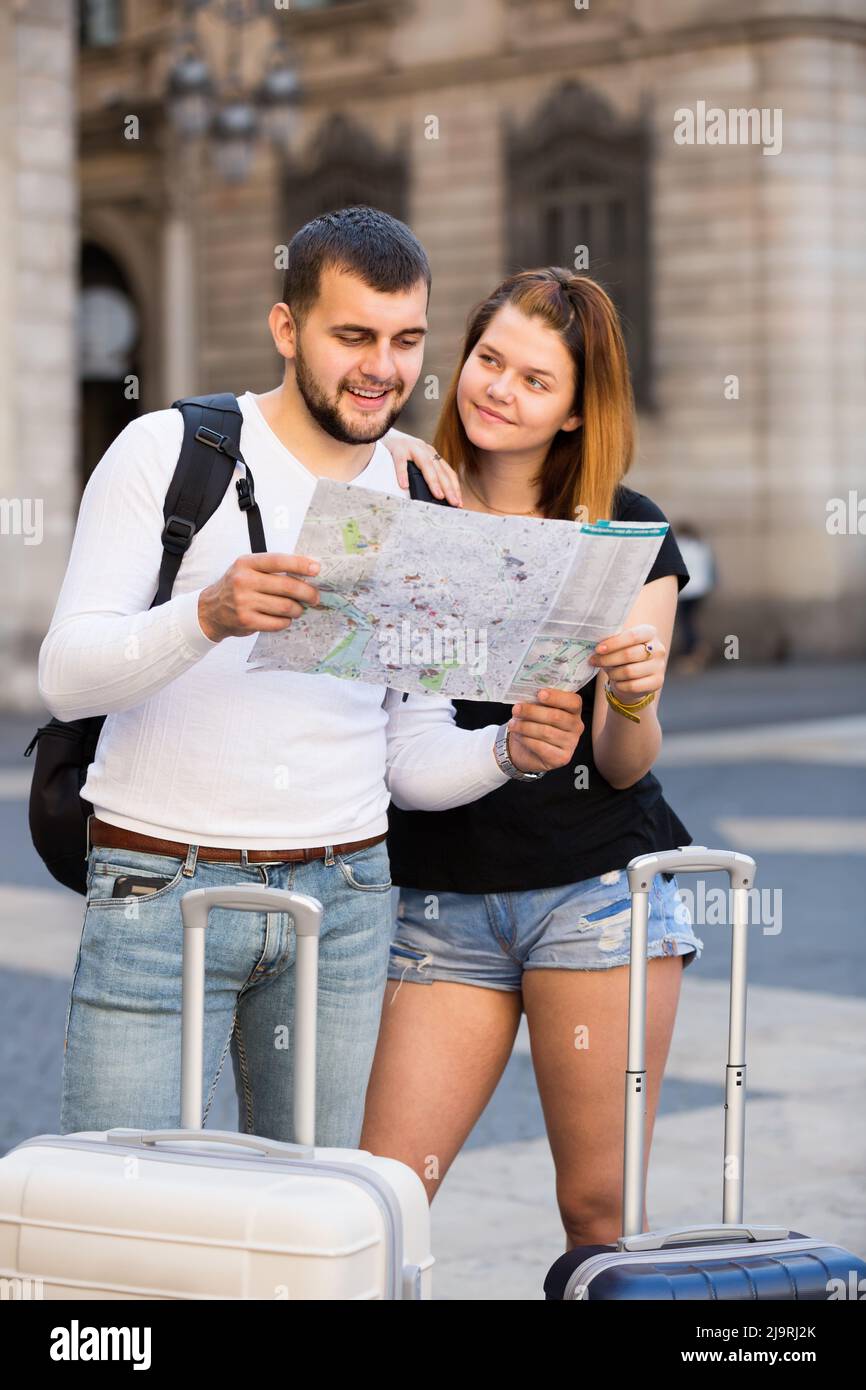 Teenagers map walk hi-res stock photography and images - Alamy