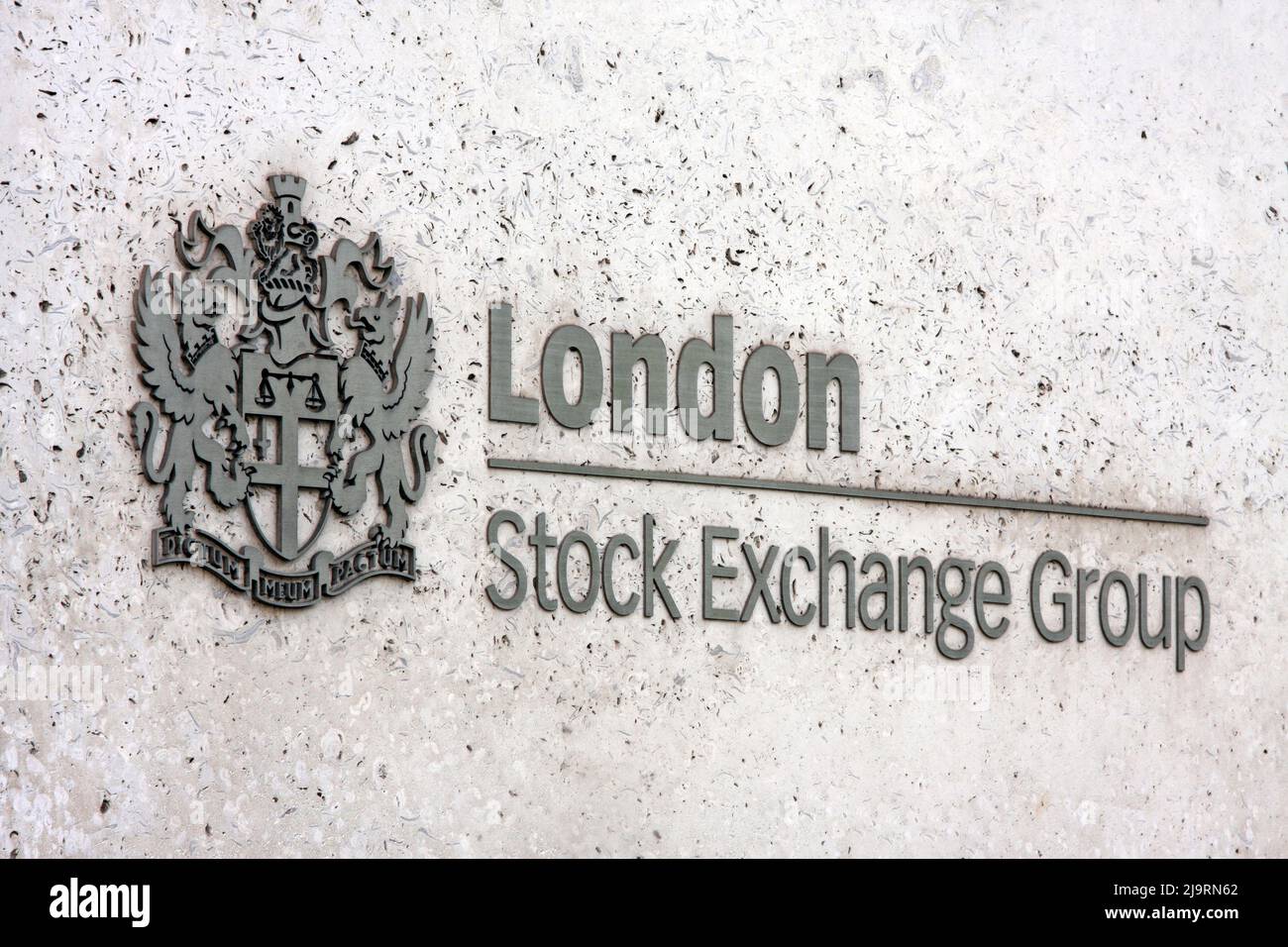 London stock exchange sign london hi-res stock photography and images ...