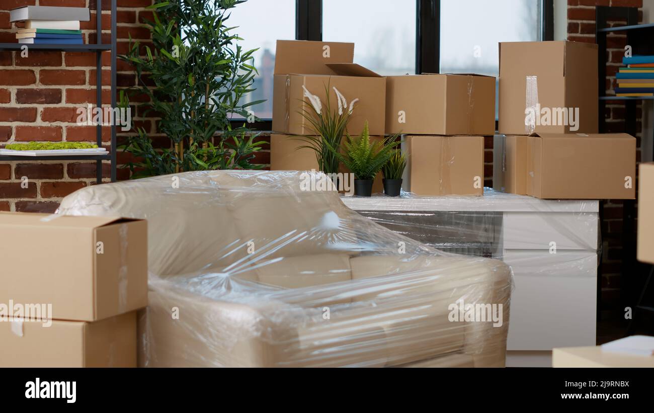 Empty household space cardboard boxes hi-res stock photography and ...