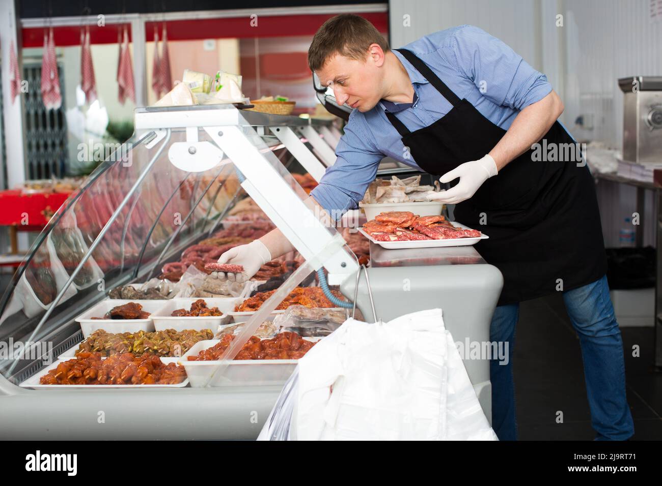 Chicken meat display case hi-res stock photography and images - Alamy