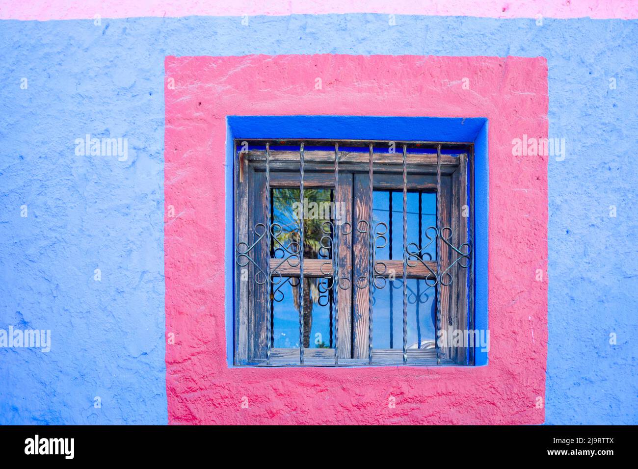 Cabo San Lucas, Mexico. Colorful wall and window Stock Photo - Alamy