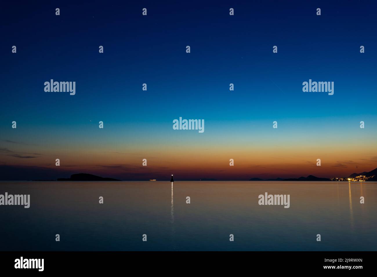 Light on the horizon hi-res stock photography and images - Alamy