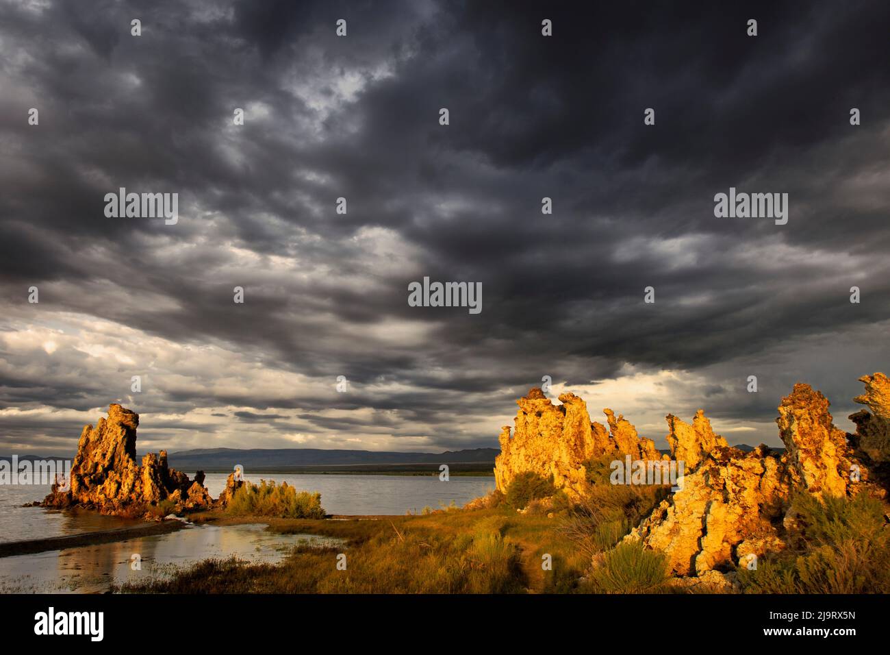 Sunset light on tufa formation, Mono Lake, Tufa State Natural Reserve ...