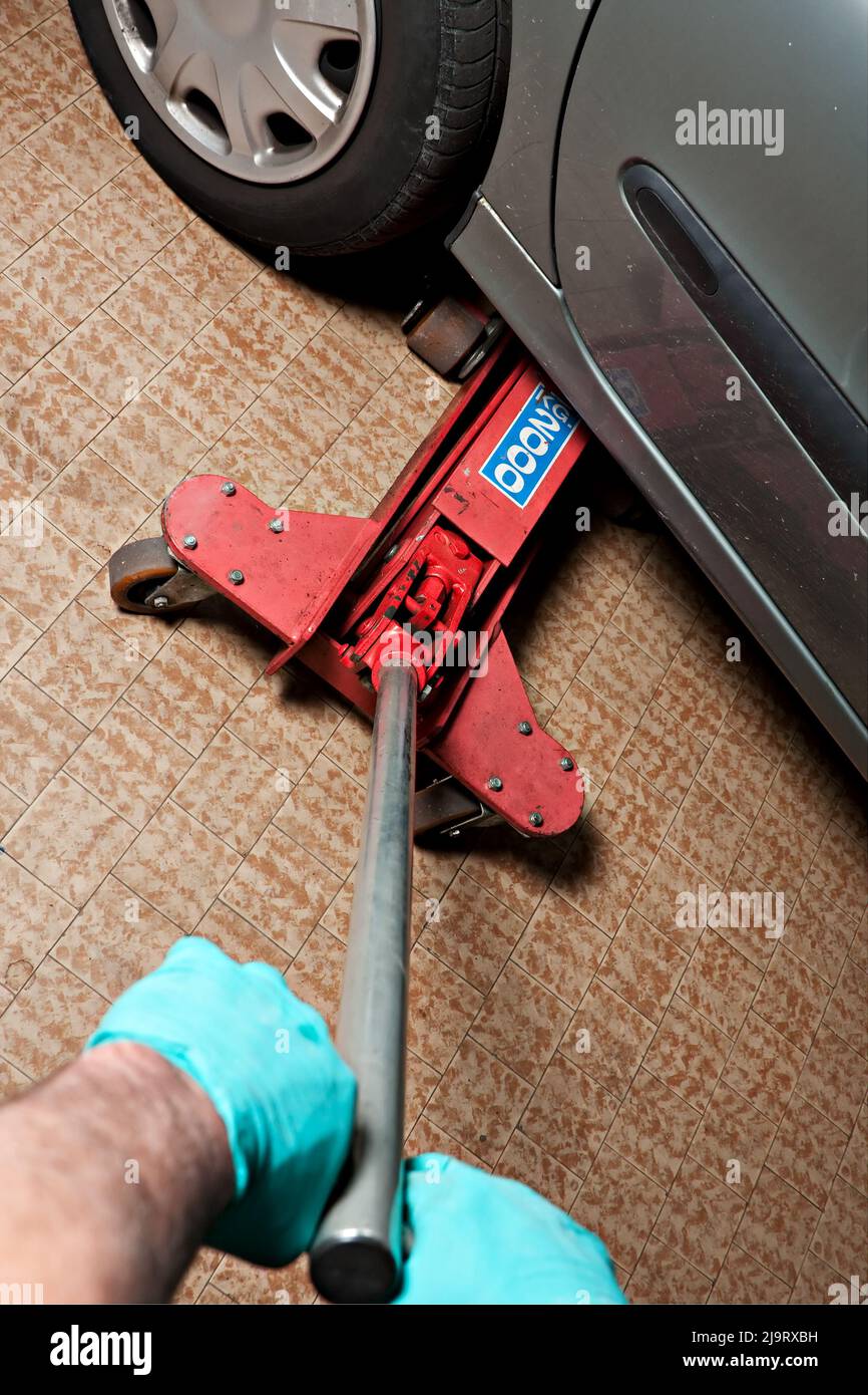Adjustable jack hi-res stock photography and images - Alamy