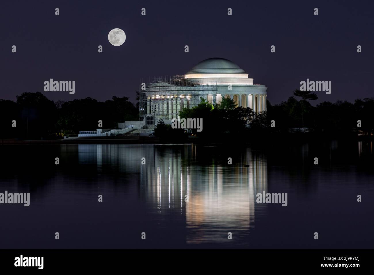 Moon over dc hi-res stock photography and images - Alamy