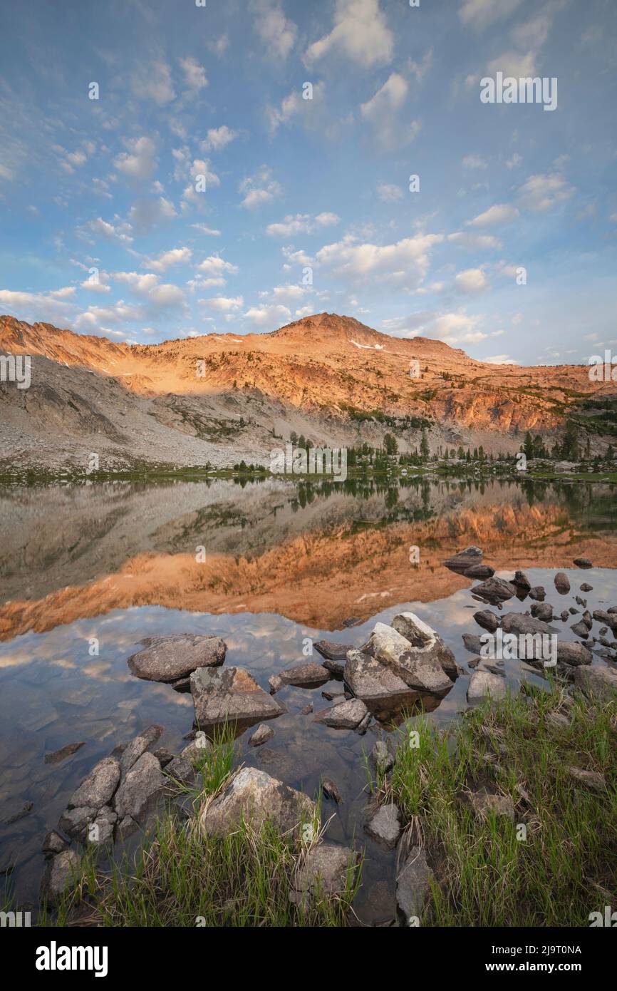 Twin Lakes and Snowyside Peak, Alice-Toxaway Lakes Loop Trail, Sawtooth ...