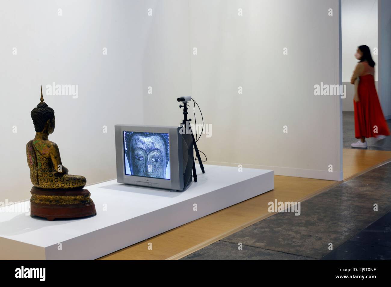 Nam june paik buddha High Resolution Stock Photography and Images - Alamy