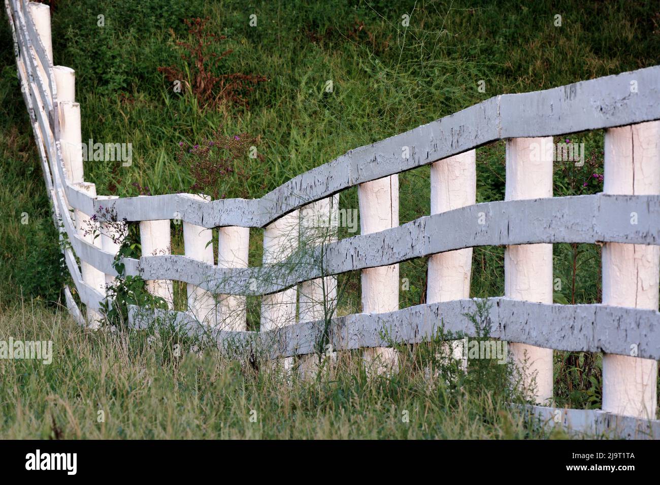 White wooden fence across rolling hill, Shaker Village of Pleasant Hill ...