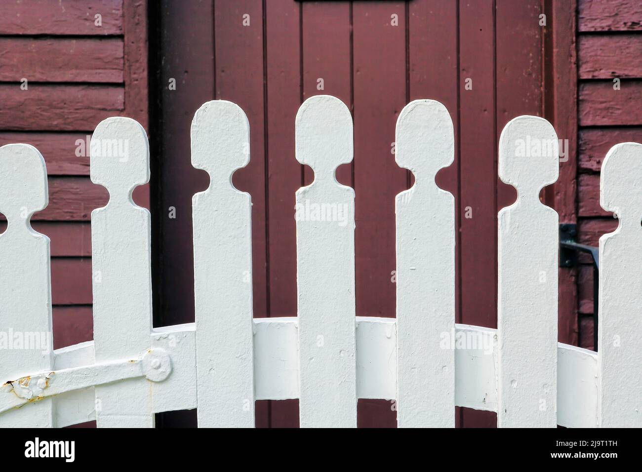 Typical white picket fence, Shaker Village of Pleasant Hill ...