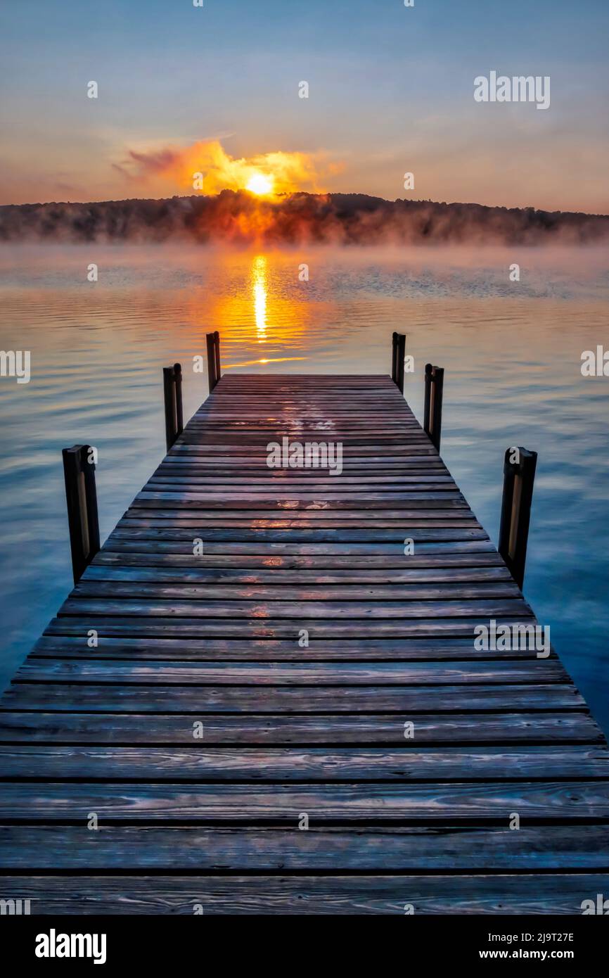 Sunrise dock hi-res stock photography and images - Alamy