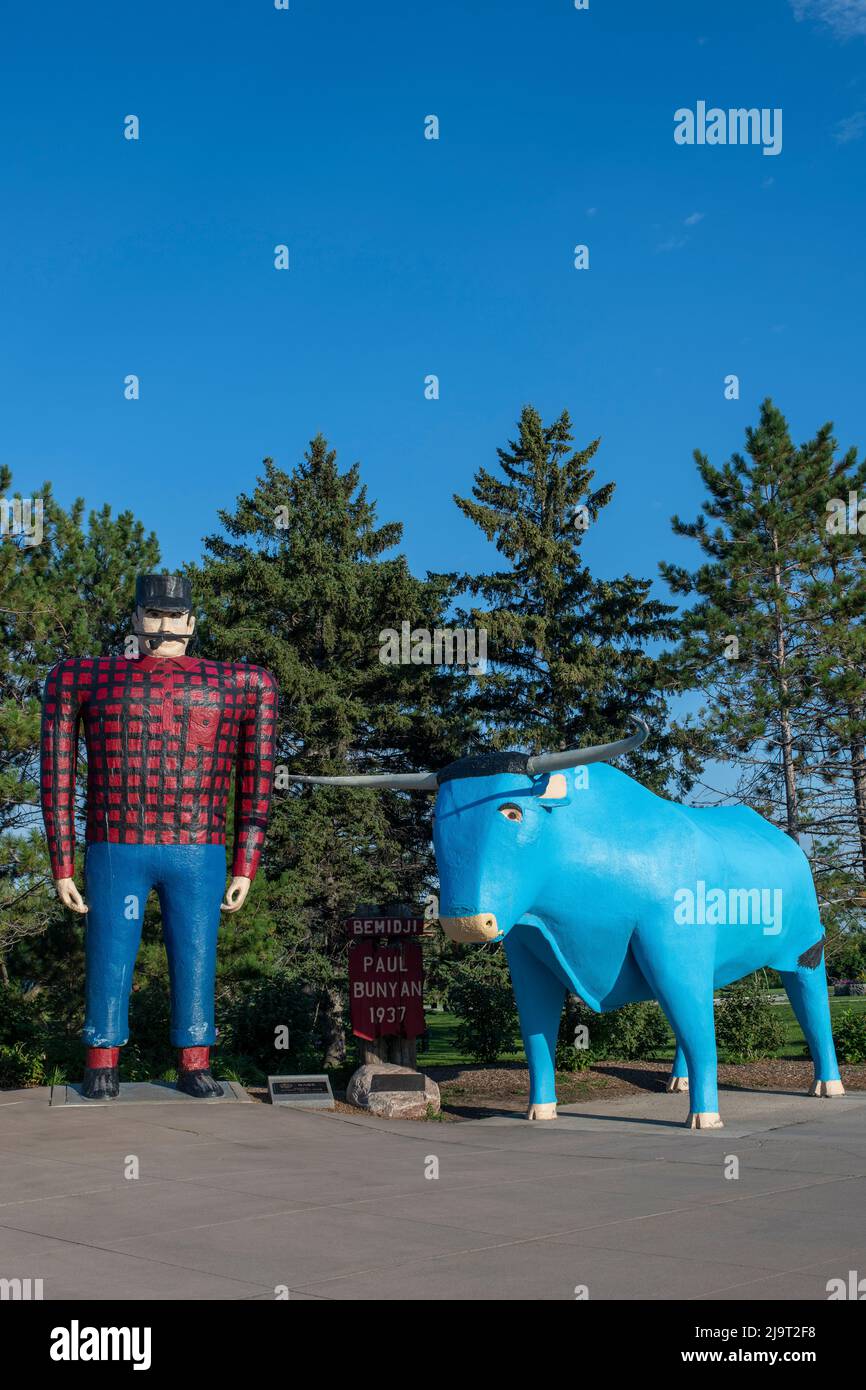 USA, Minnesota, Bemidji. Paul Bunyan and Babe the Blue Ox. (Editorial ...