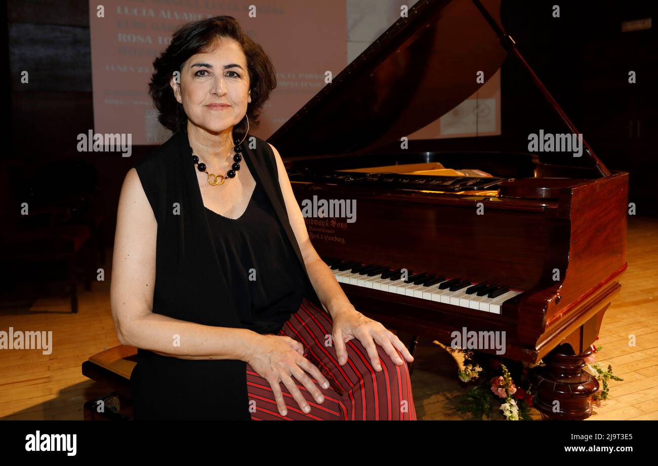 Rosa torres pardo hi-res stock photography and images - Alamy