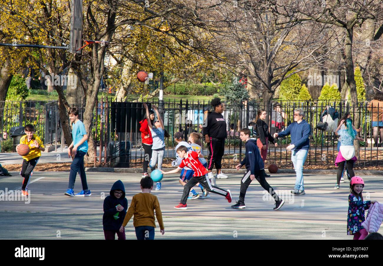 USA, New York City, Manhattan, Upper East Side. John Finley Walk along ...