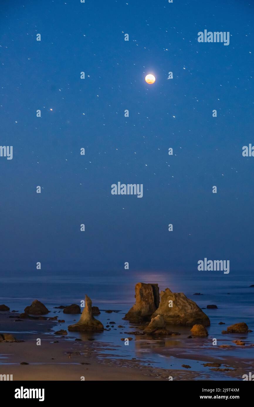 USA, Oregon, Bandon Beach. Lunar eclipse at night Stock Photo - Alamy