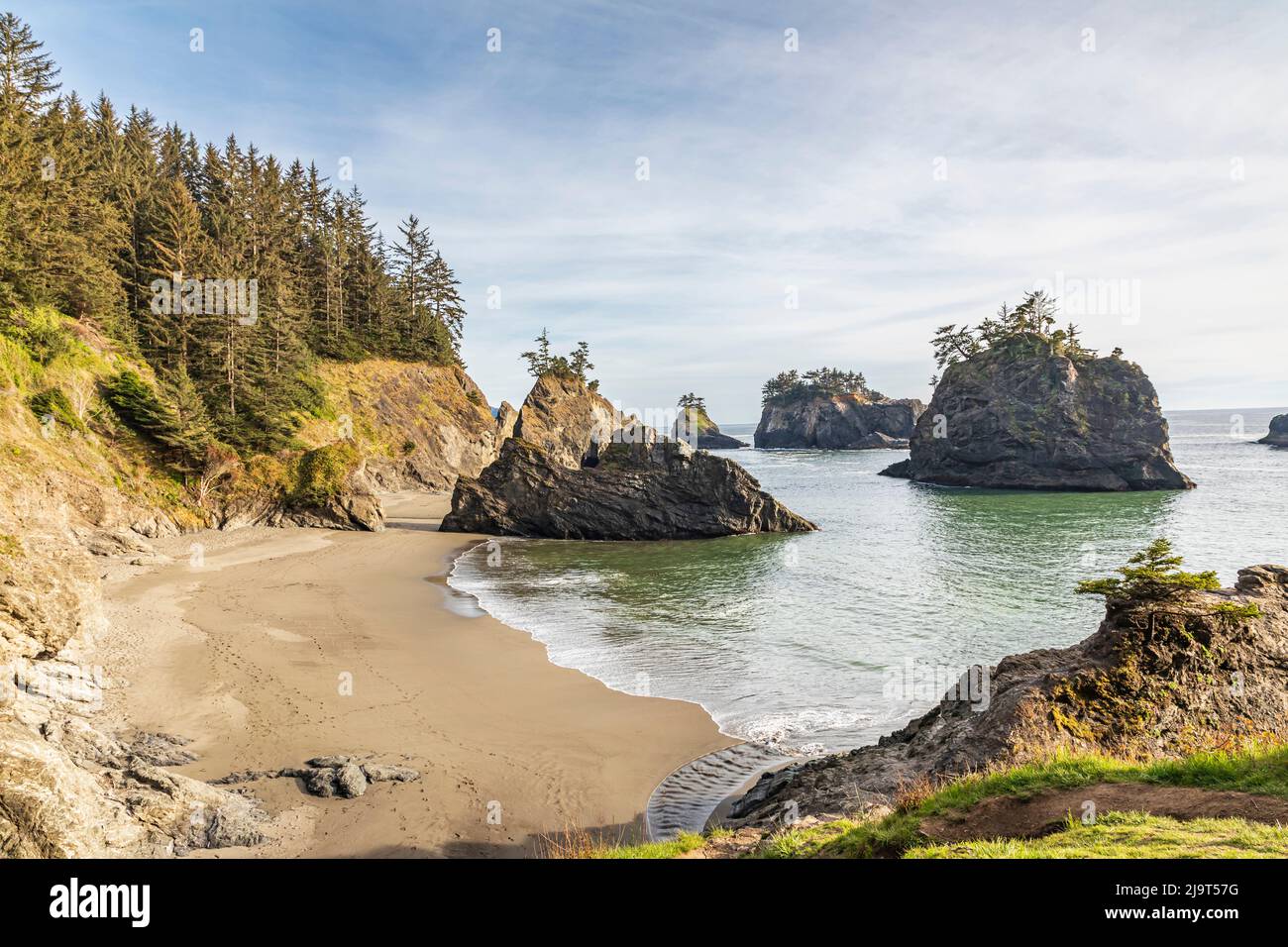 Secret Beach, Oregon, USA. Sea stacks at Secret Beach Stock Photo - Alamy