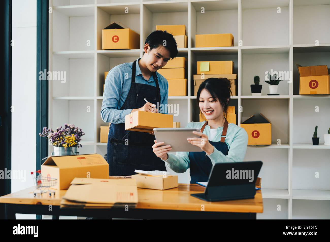 Asian man packing boxes hi-res stock photography and images - Alamy