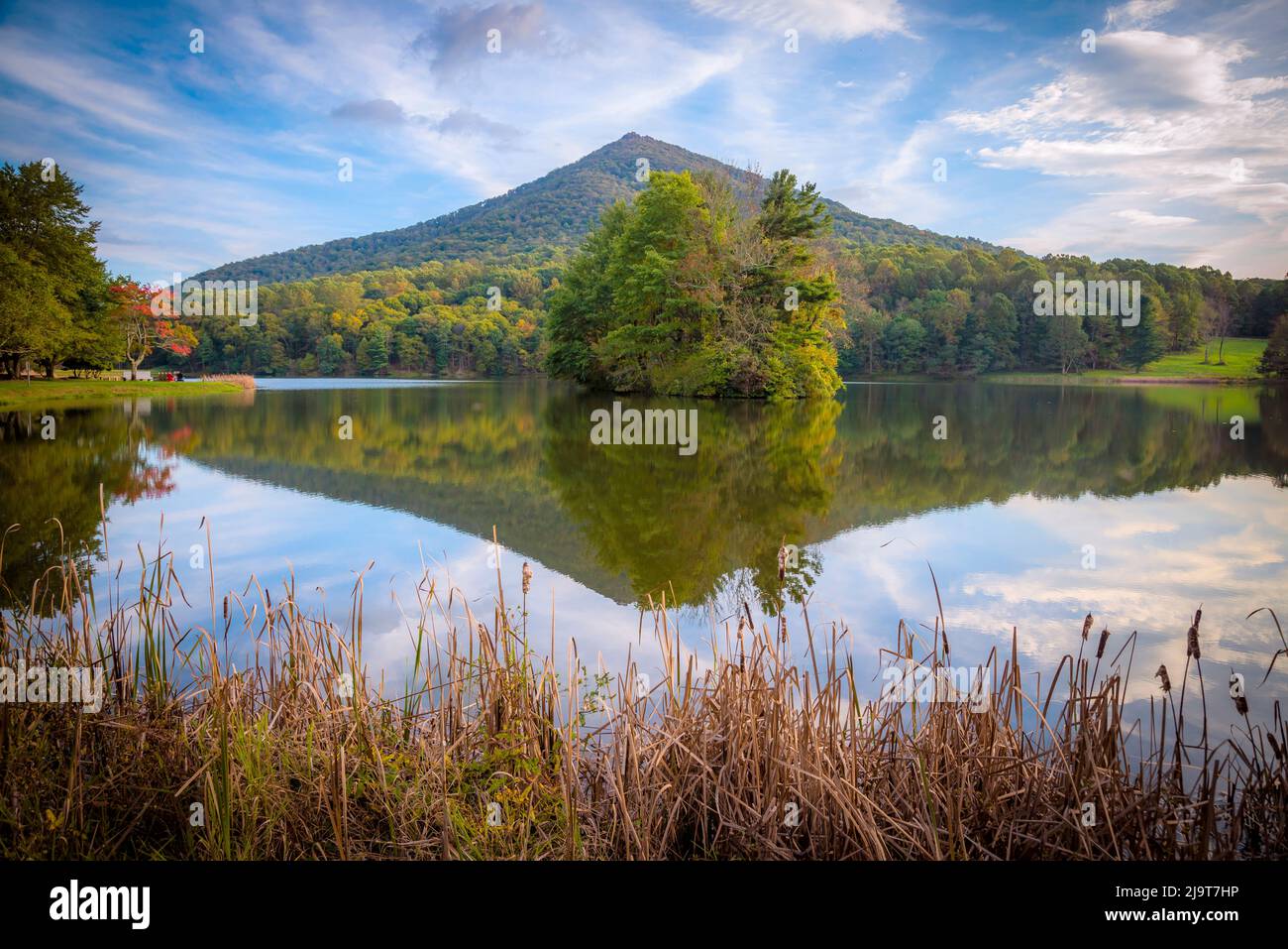 Lake reflections, Peaks Of Otter, Blue Ridge Parkway, Smoky Mountains ...