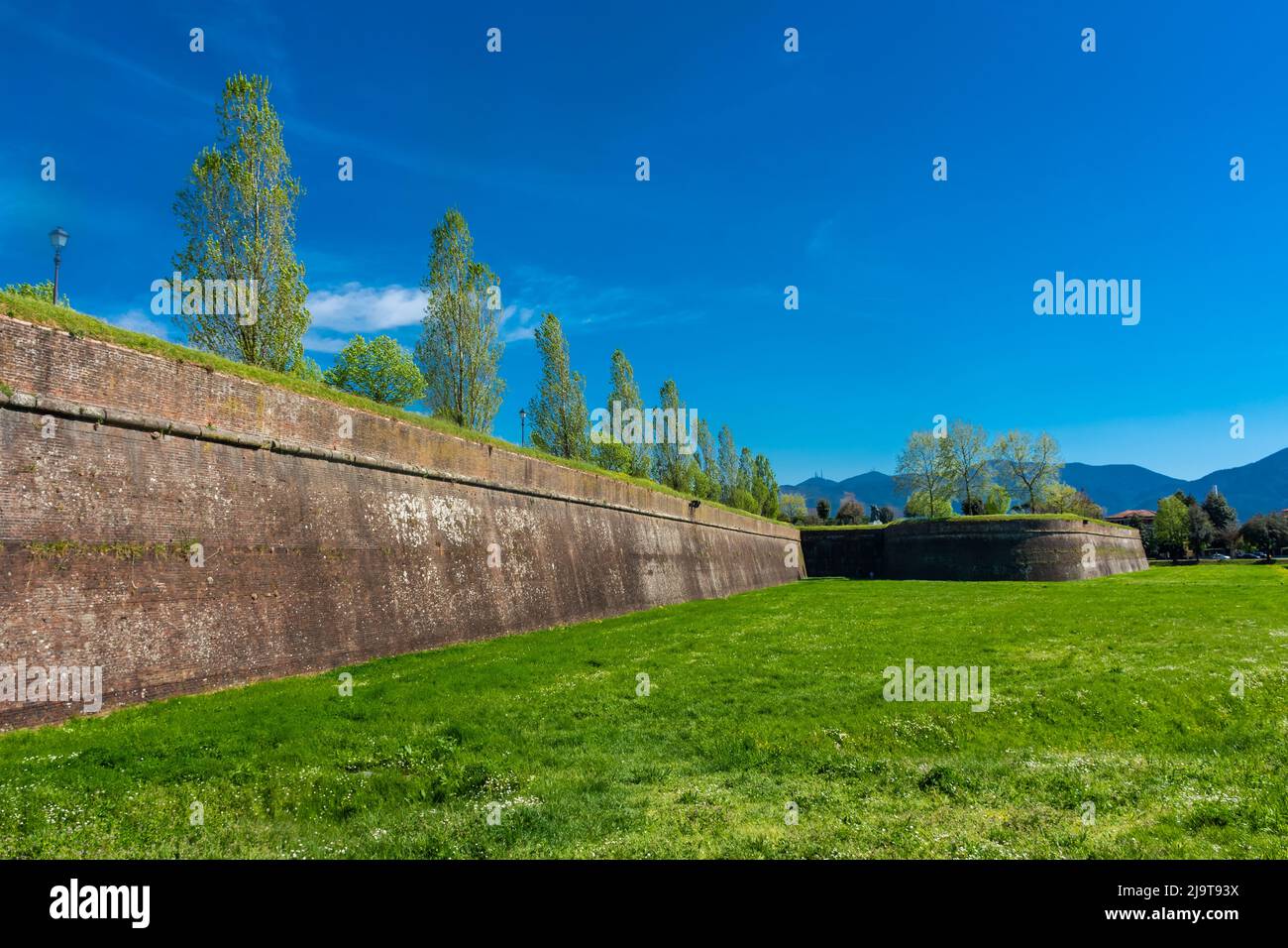 Medieval city lucca exterior walls hi-res stock photography and images ...