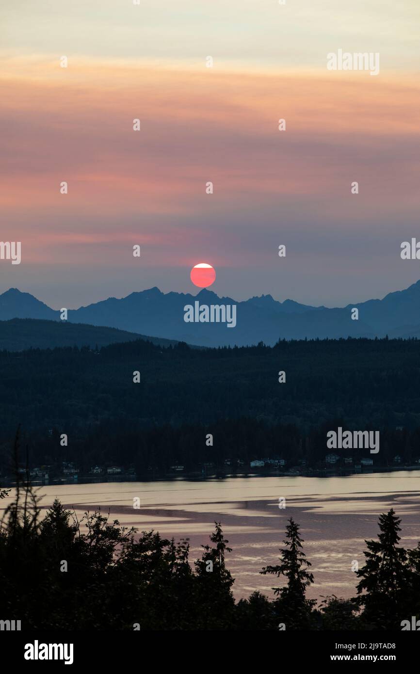 Bremerton, Washington State, USA. Pink sunset, Puget Sound Stock Photo ...