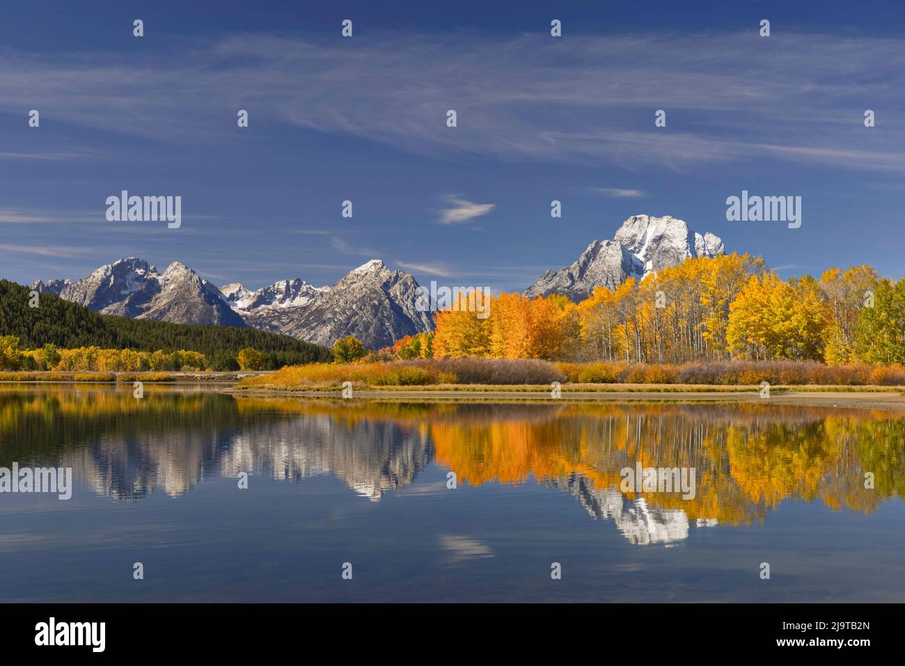 Autumn view of Mount Moran and Snake River, Grand Teton National Park ...